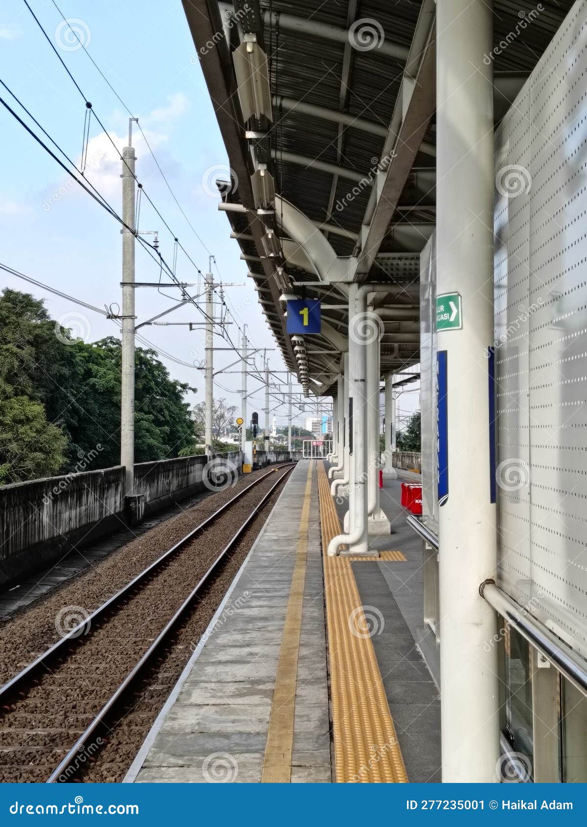 Train Station with One Point Perspective Stock Image - Image of rail ...