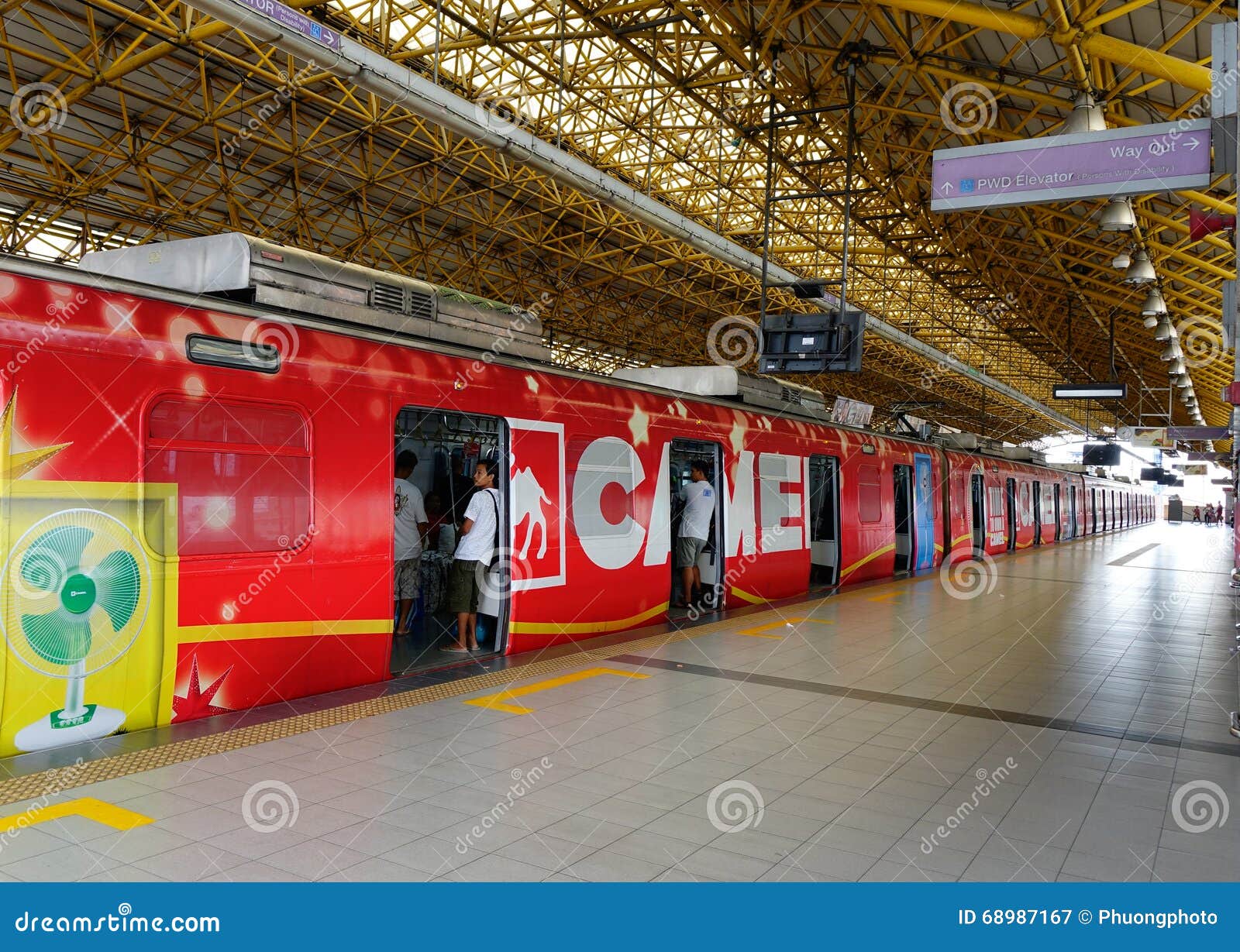 Train Stopping at Station in Manila, Philippines Editorial Photography ...