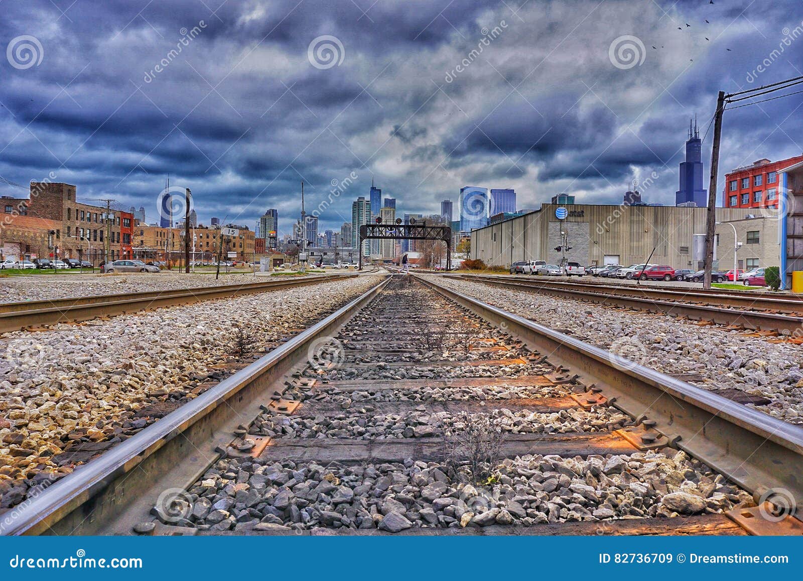 Train tracks in Chicago editorial stock image. Image of willis - 82736709
