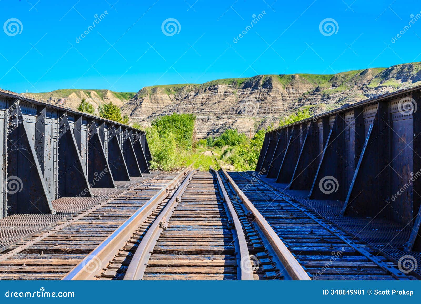 A Rusty Old Bridge Known As Silver Bridge In Naranjito Stock Photo ...