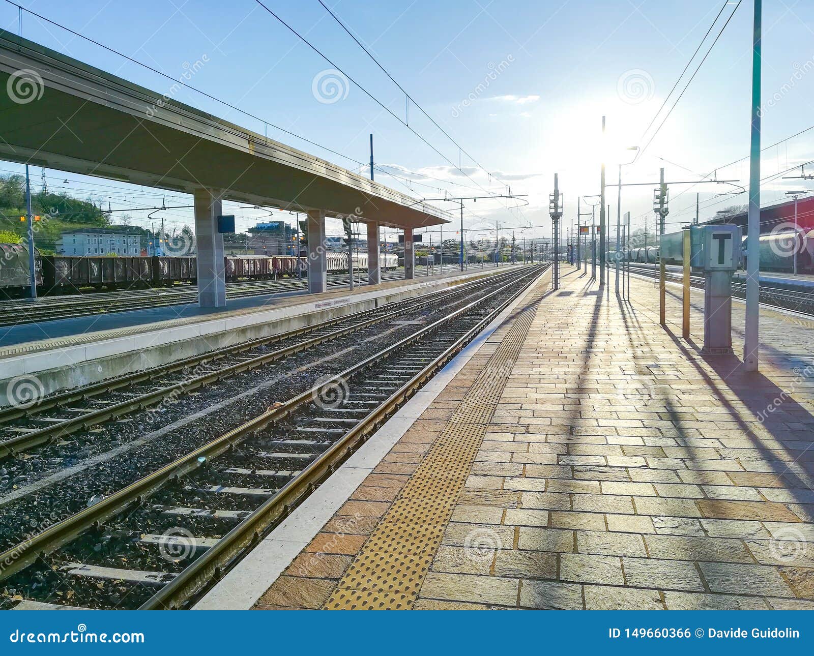 Train Tracks Perspective View Stock Photo - Image of rocks, travel ...