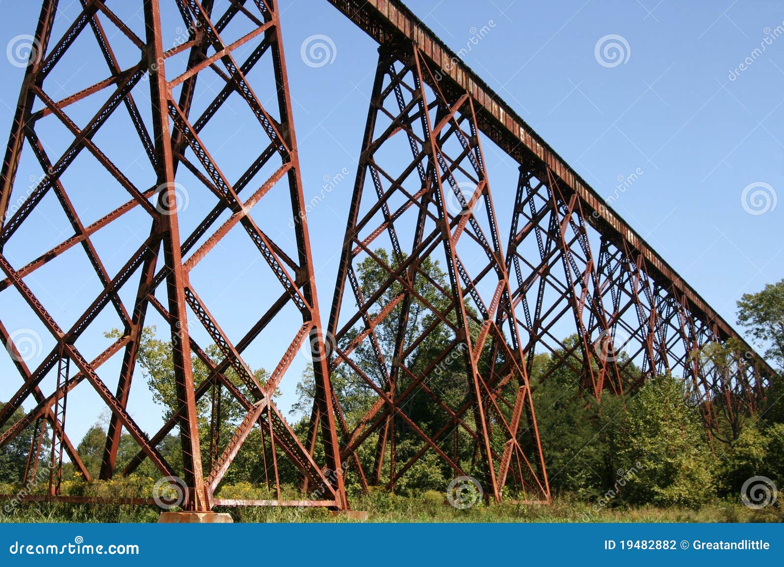 Train trestle stock photo. Image of forest, season, crossing - 19482882
