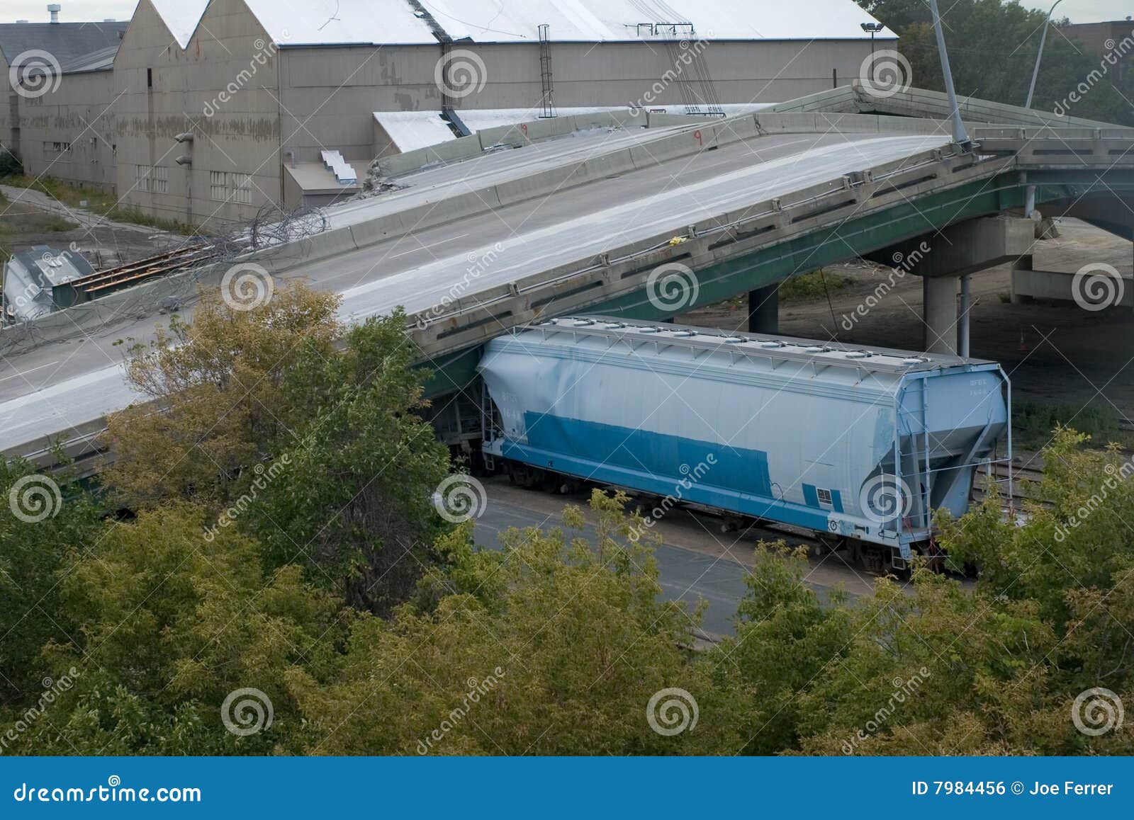 Train Under Collapsed 35W Bridge Stock Photo - Image of failure ...