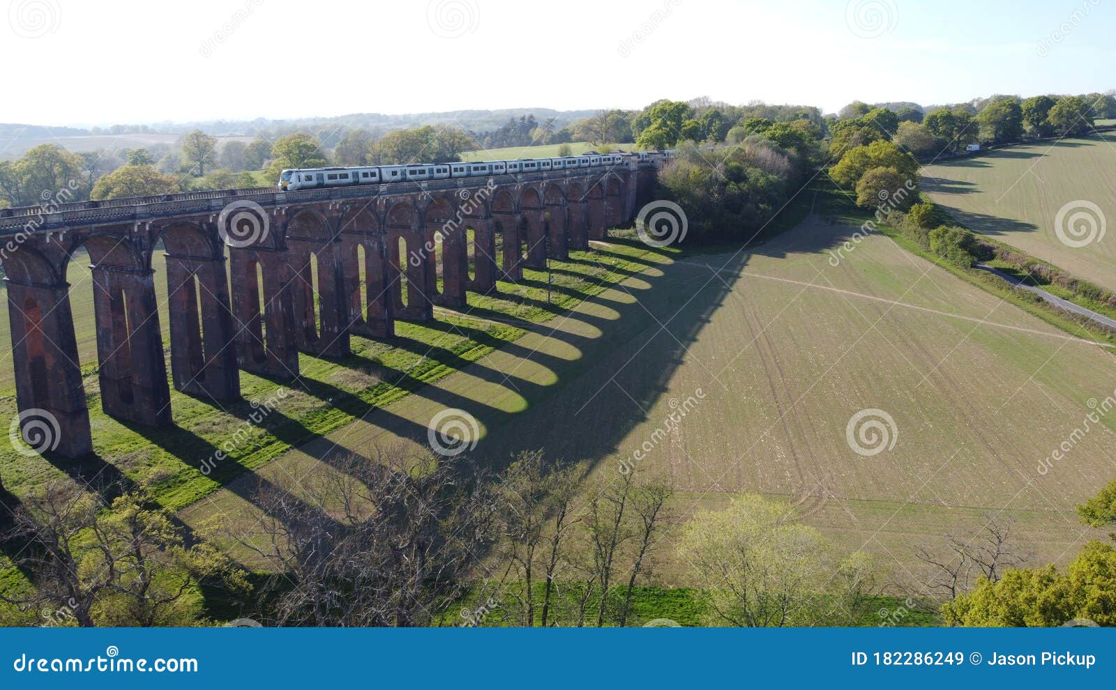 Train on viaduct editorial stock image. Image of viaduct - 182286249