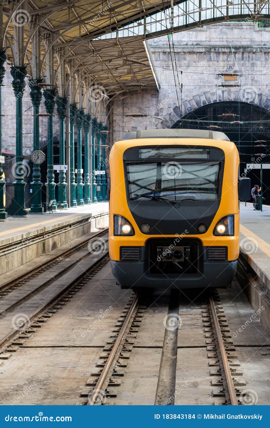 Train Waiting at Platform at Train Station in Lisbon Editorial Stock ...