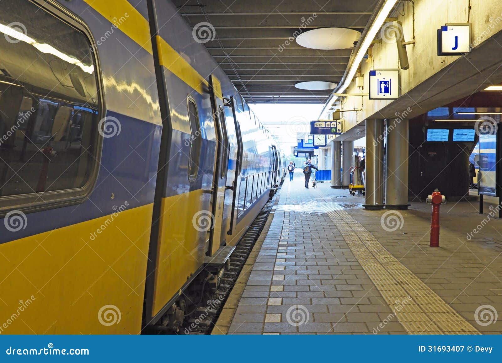 Train Waiting at Utrecht Station in Netherlands Editorial Photography ...