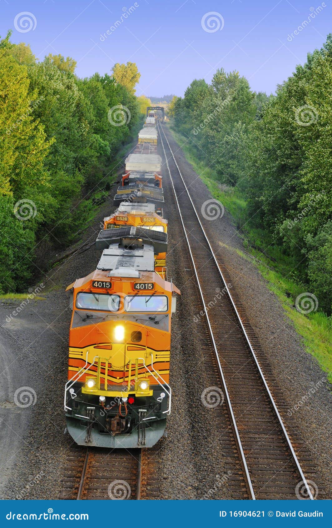 Train in Washington State editorial photo. Image of train - 16904621