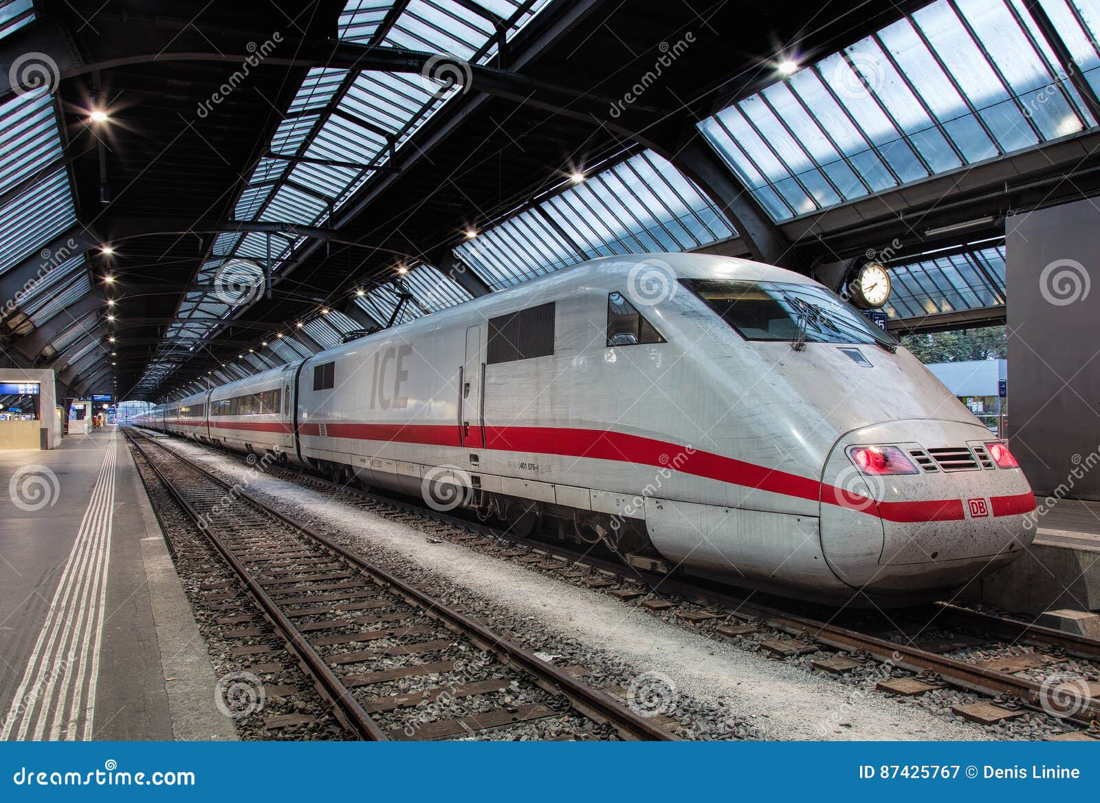 Train at Zurich Main Railway Station Editorial Photography - Image of ...