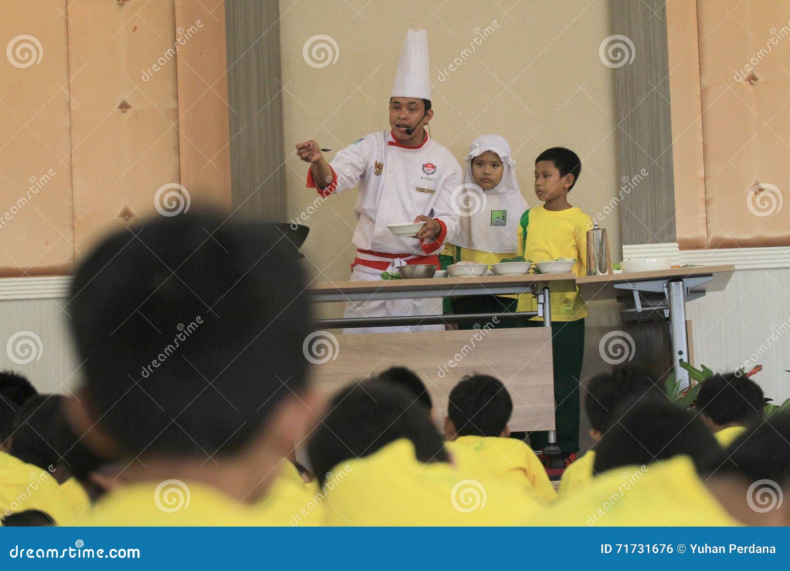 Training Cooking for Kids editorial photo. Image of learning - 71731676