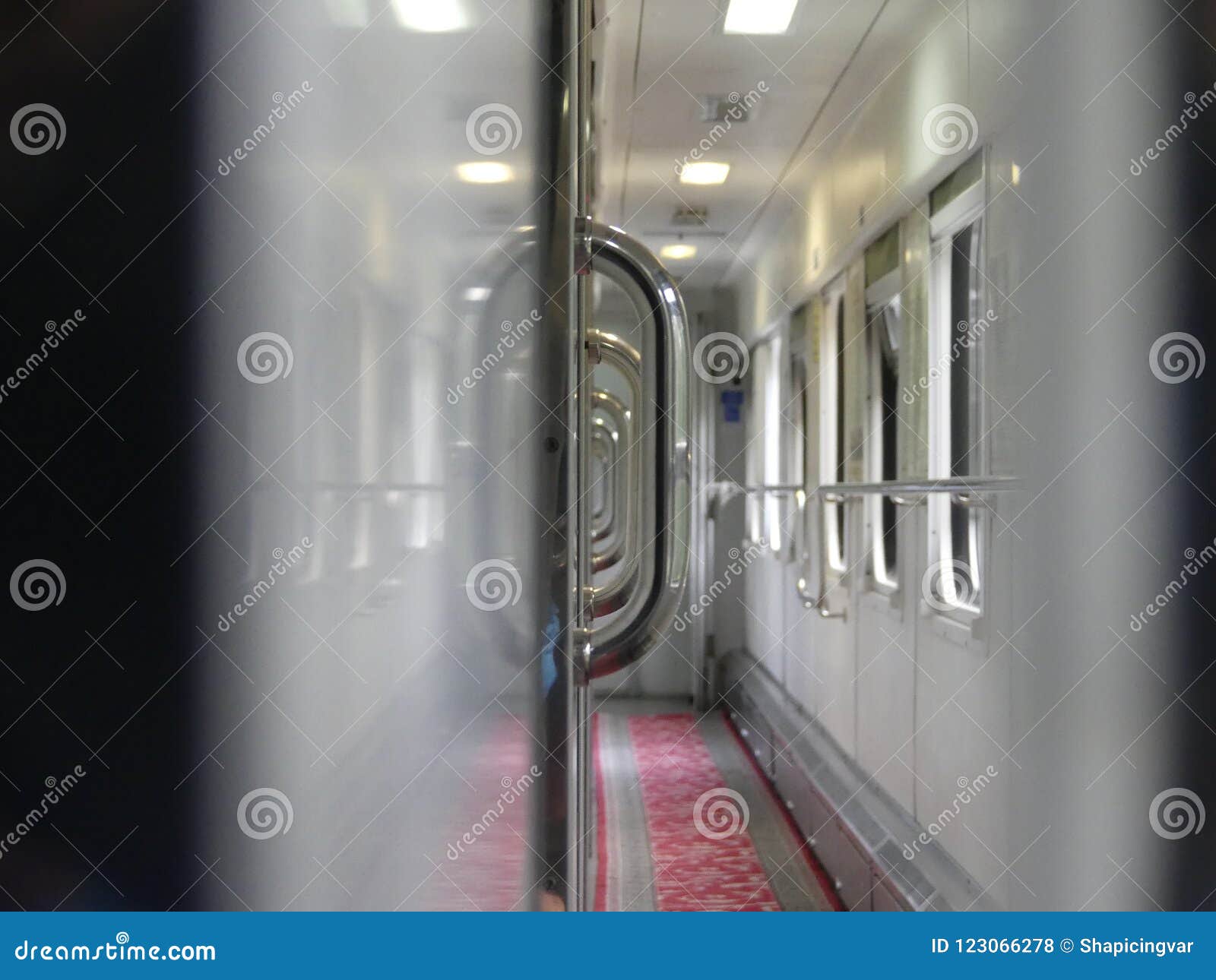 Trains Interurbains Interurbains La Voiture De Compartiment Du Train ...