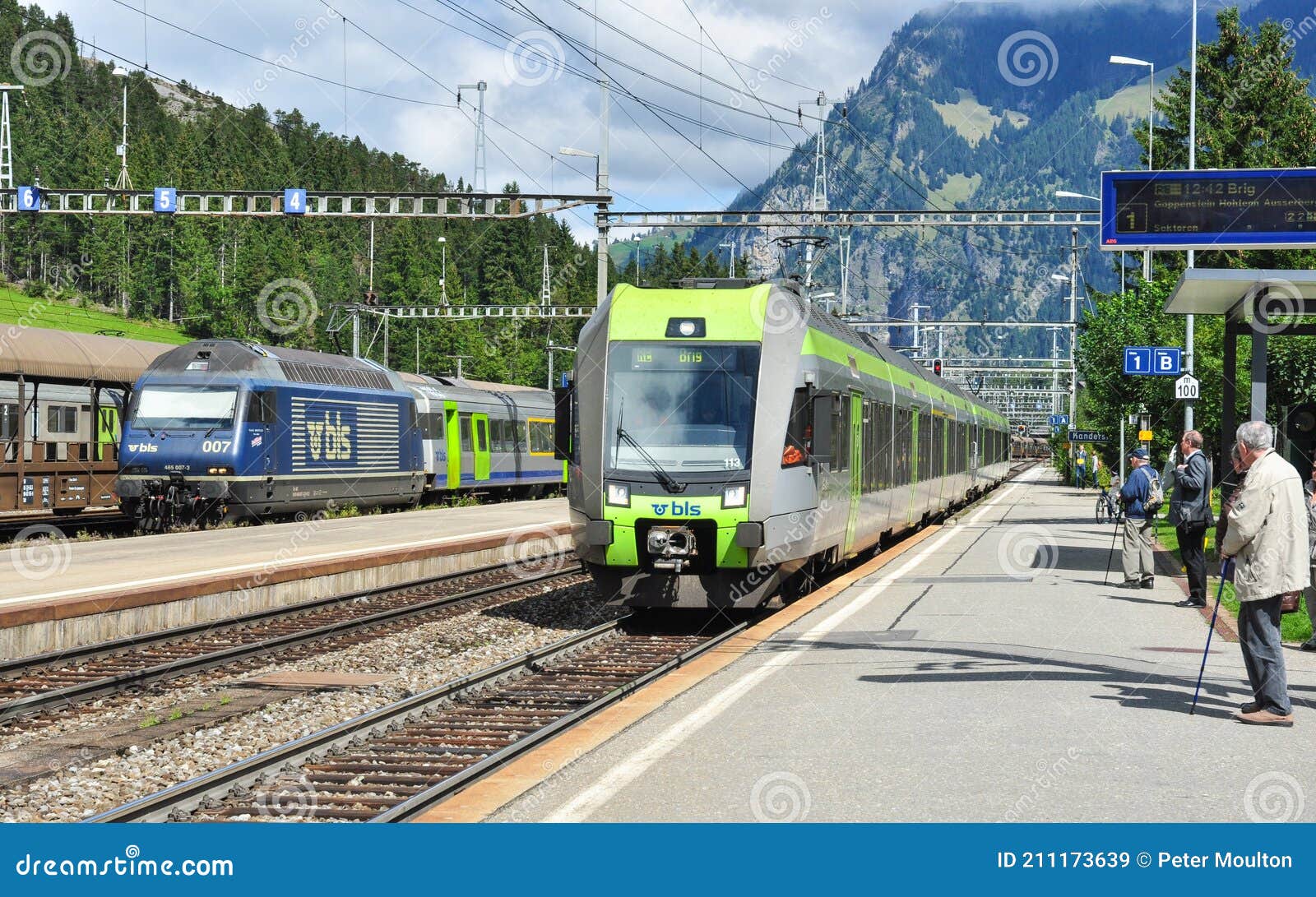 Trains at Kandersteg editorial stock image. Image of platforms - 211173639