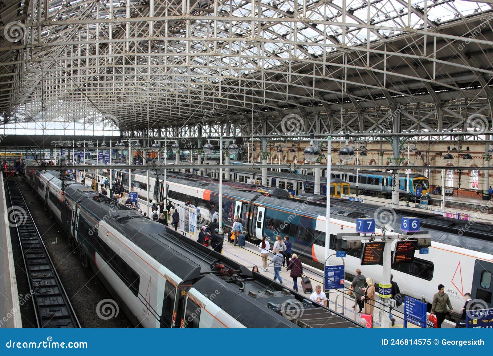 Trains at Platforms Manchester Piccadilly Station Editorial Image ...