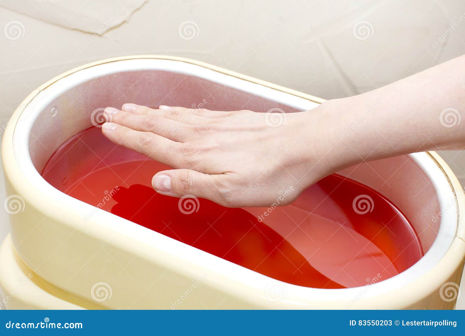 Traitement De Processus De Paraffine De Femelle Image stock - Image du ...