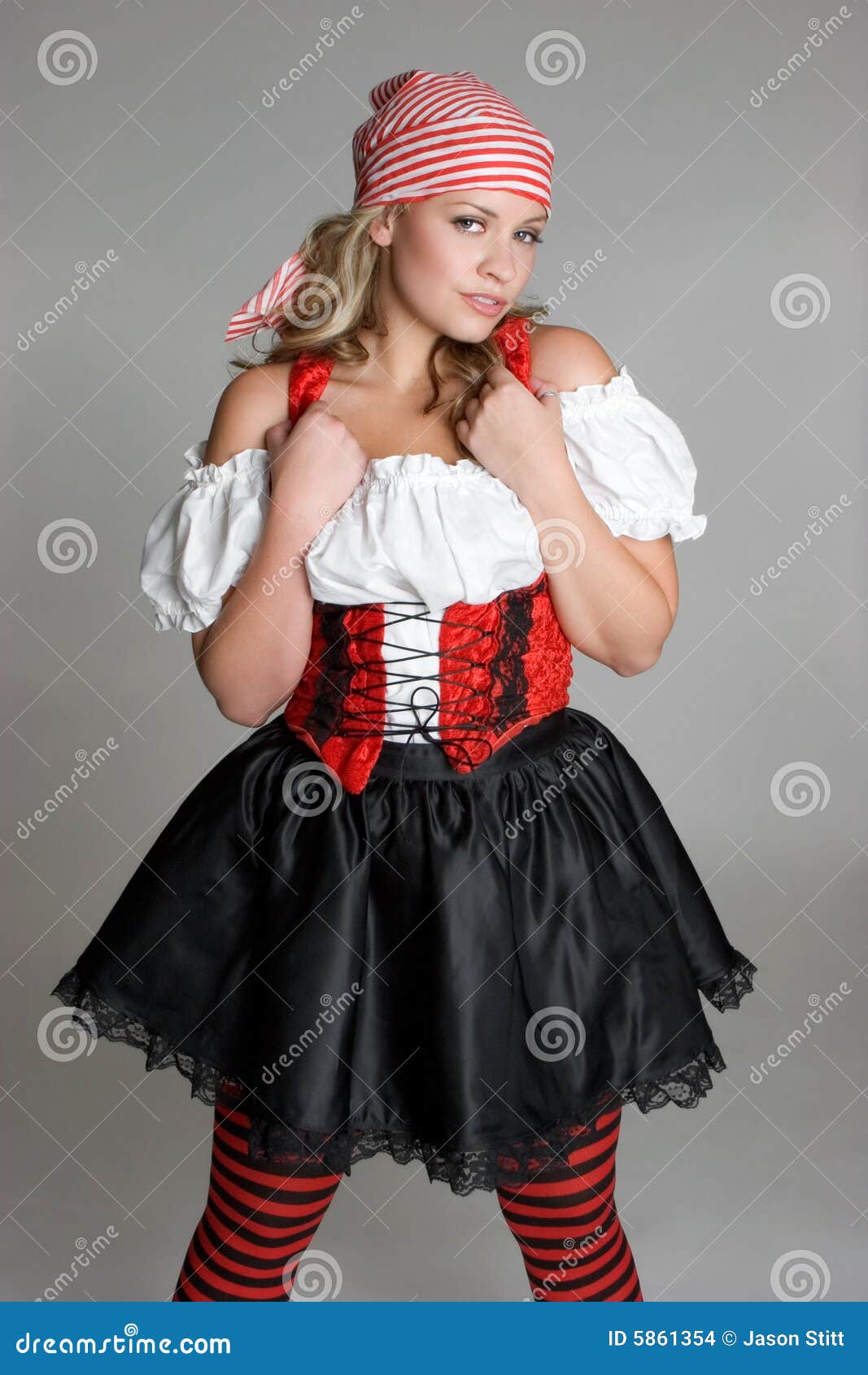 Traje del pirata foto de archivo. Imagen de inmoralidad - 5861354