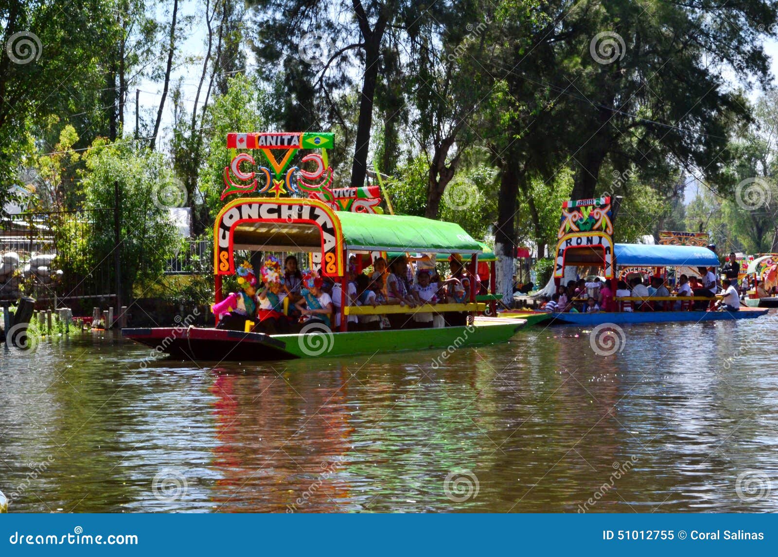Trajinera de Xochimilco imagen editorial. Imagen de laguna - 51012755