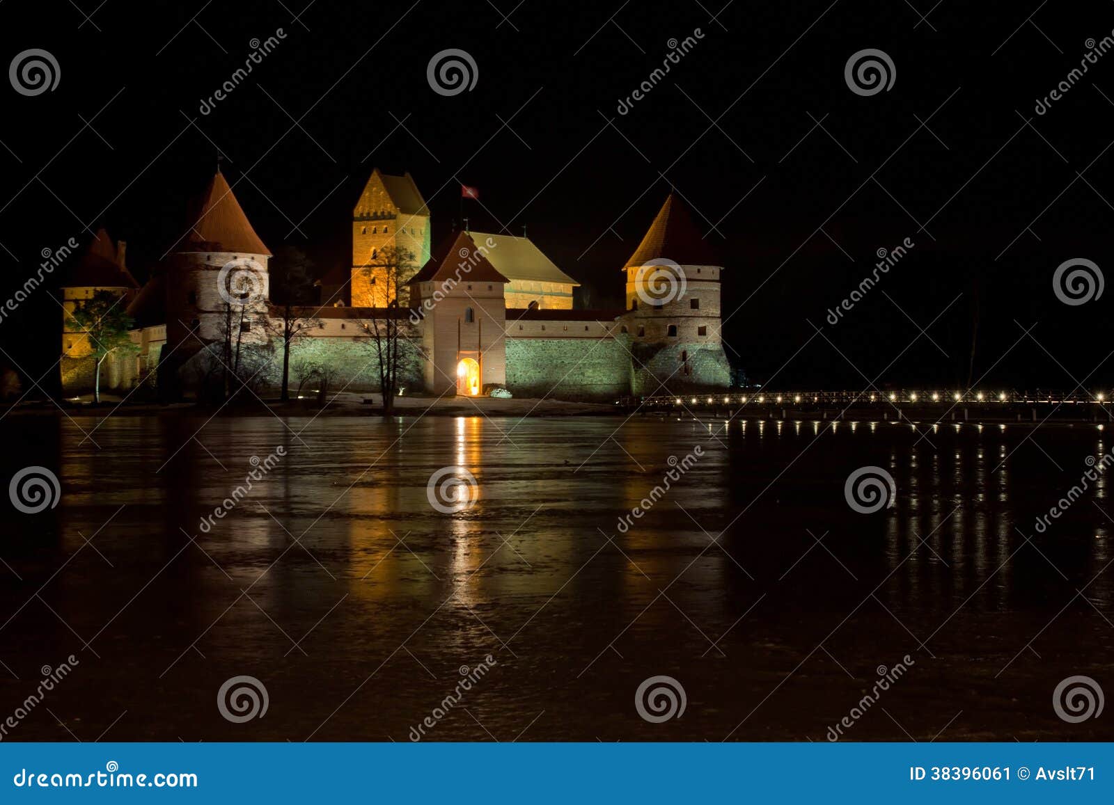 Trakai castle stock image. Image of lake, battlements - 38396061