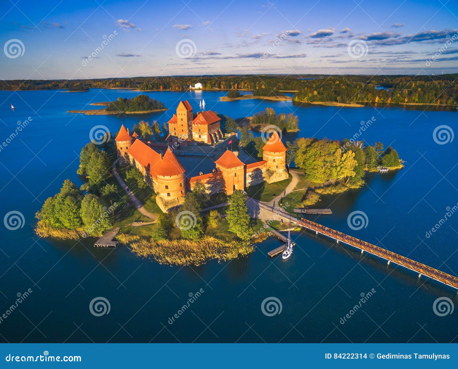 Trakai Castle Stock Photo | CartoonDealer.com #34496106