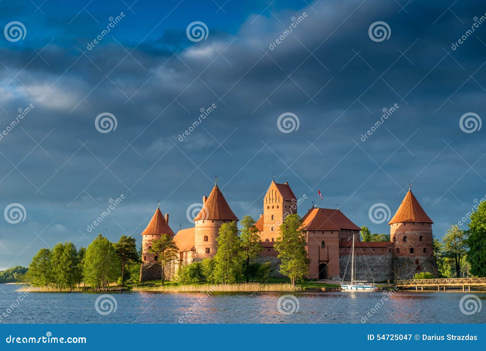 Trakai castle and lake stock image. Image of antiquity - 54725047