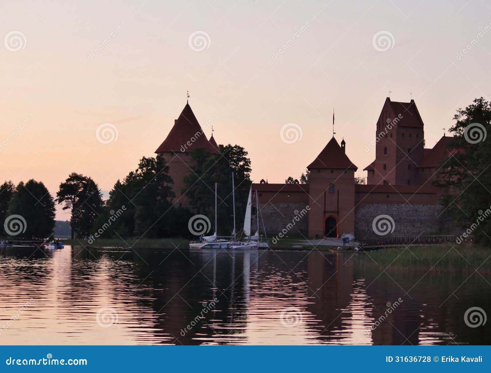 Trakai castle editorial stock photo. Image of history - 31636728