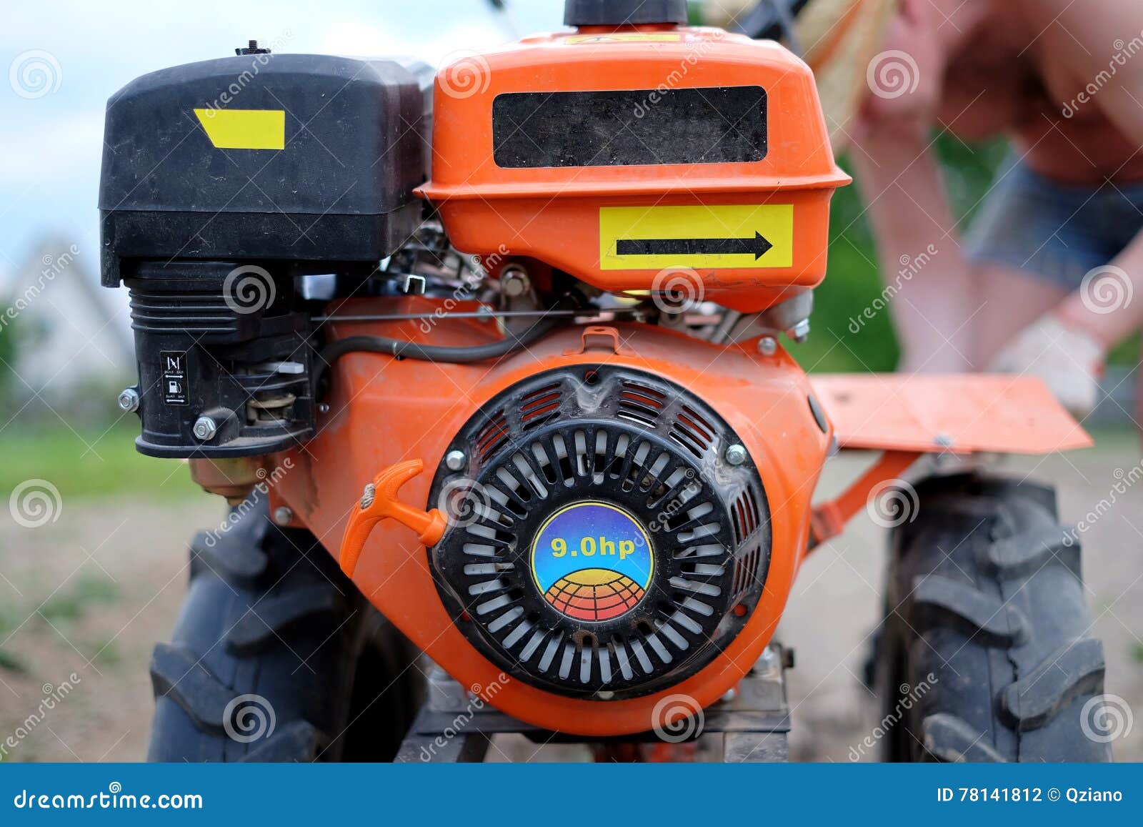 Traktormotorn arkivfoto. Bild av stängning, rött, lantbruk - 78141812