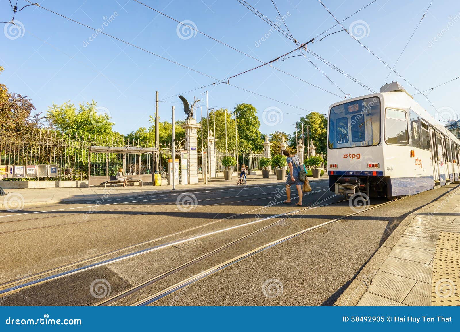 Tram à Genève, Suisse - HDR Image éditorial - Image du véhicule, durée ...