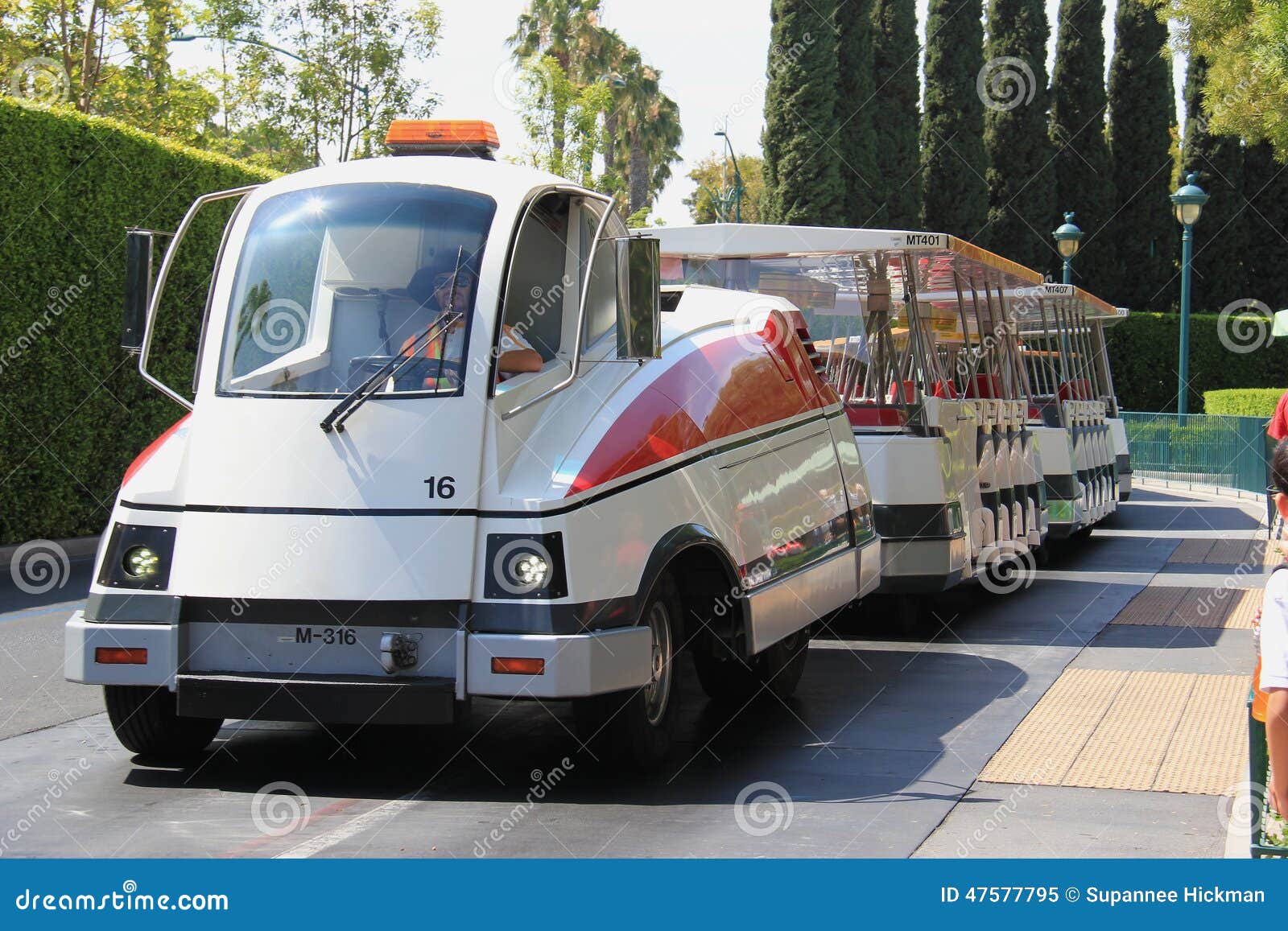 Tram bei Disneyland redaktionelles bild. Bild von anaheim - 47577795