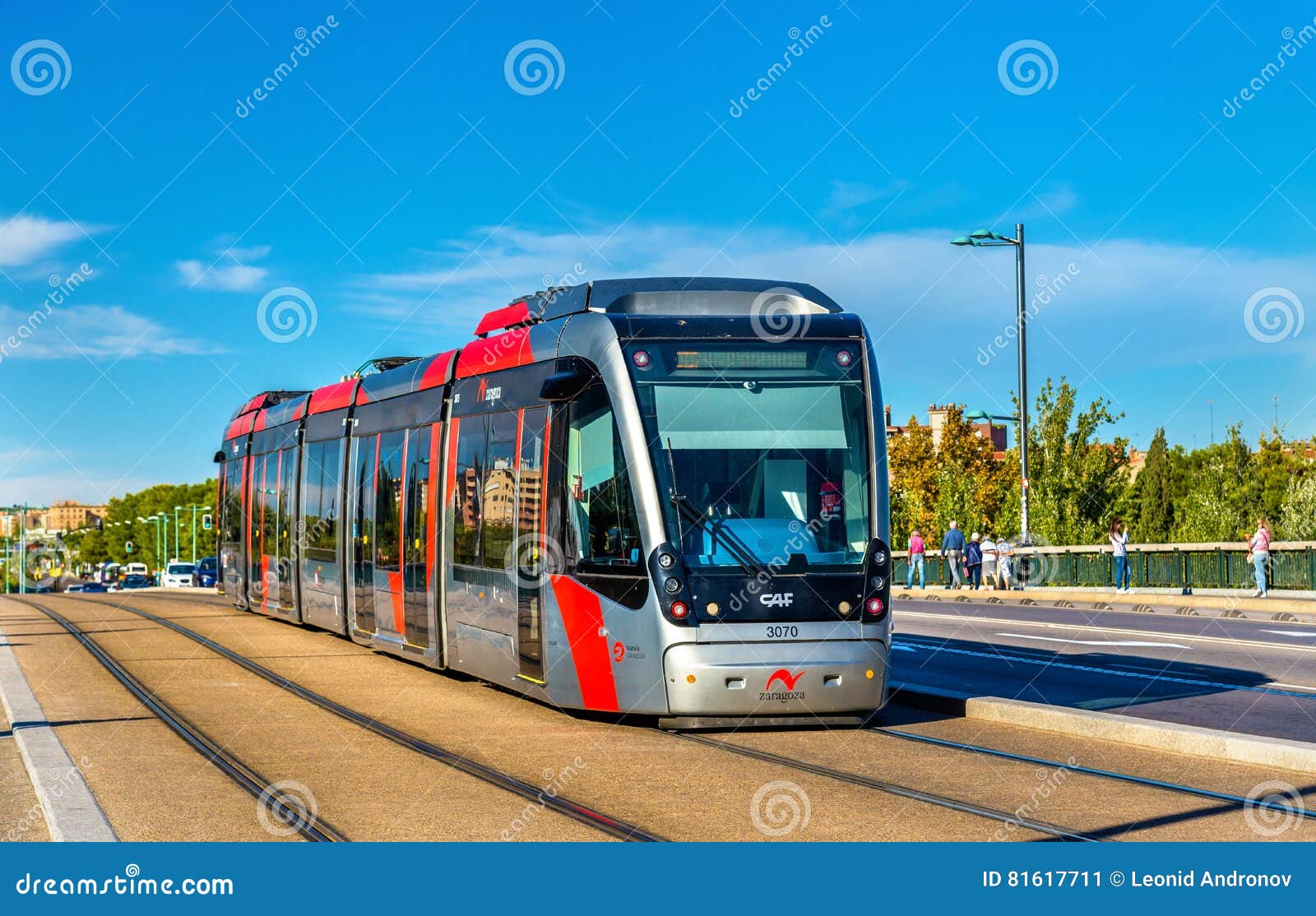 Tram CAF Urbos 3 Auf Santiago Bridge Redaktionelles Foto - Bild von ...