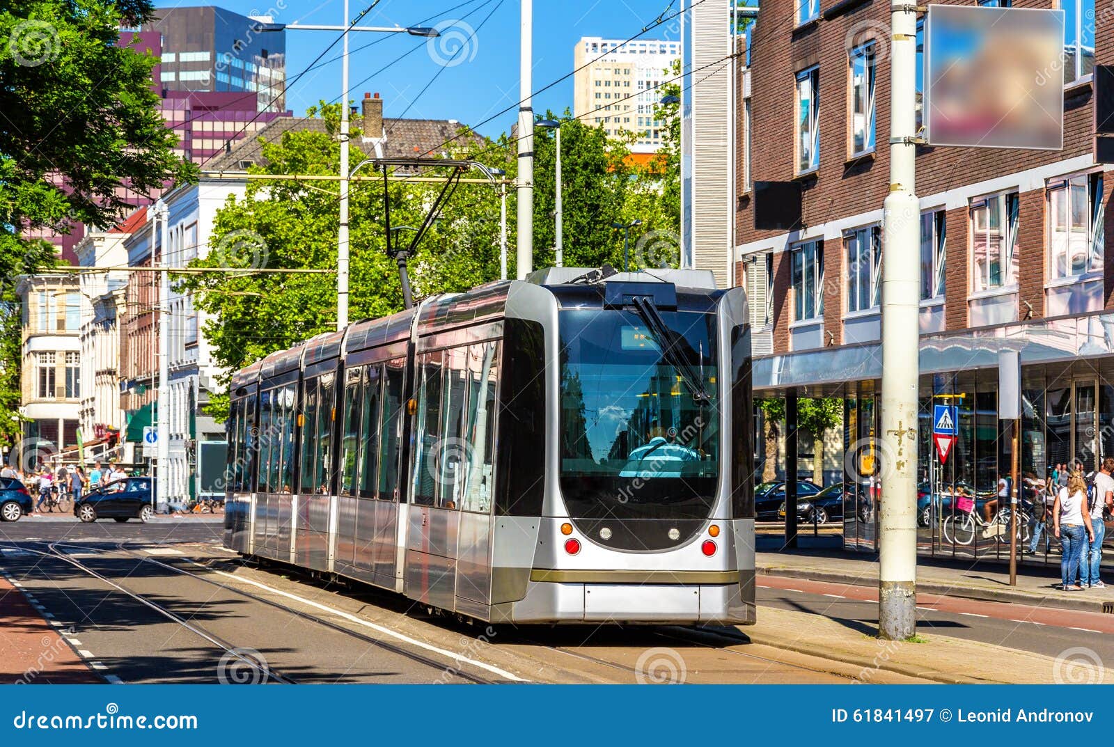 Tram Op Een Straat Van Rotterdam Stock Afbeelding - Image of ...