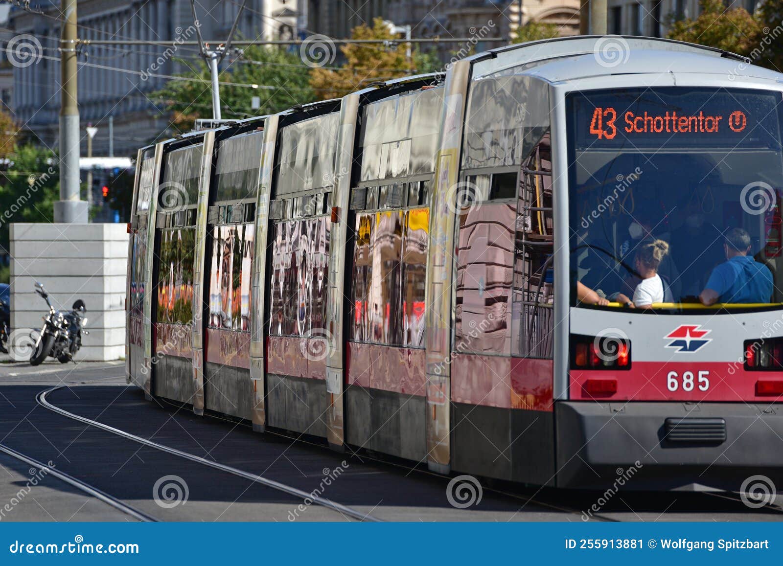 Tram in Vienna editorial photo. Image of changeover - 255913881
