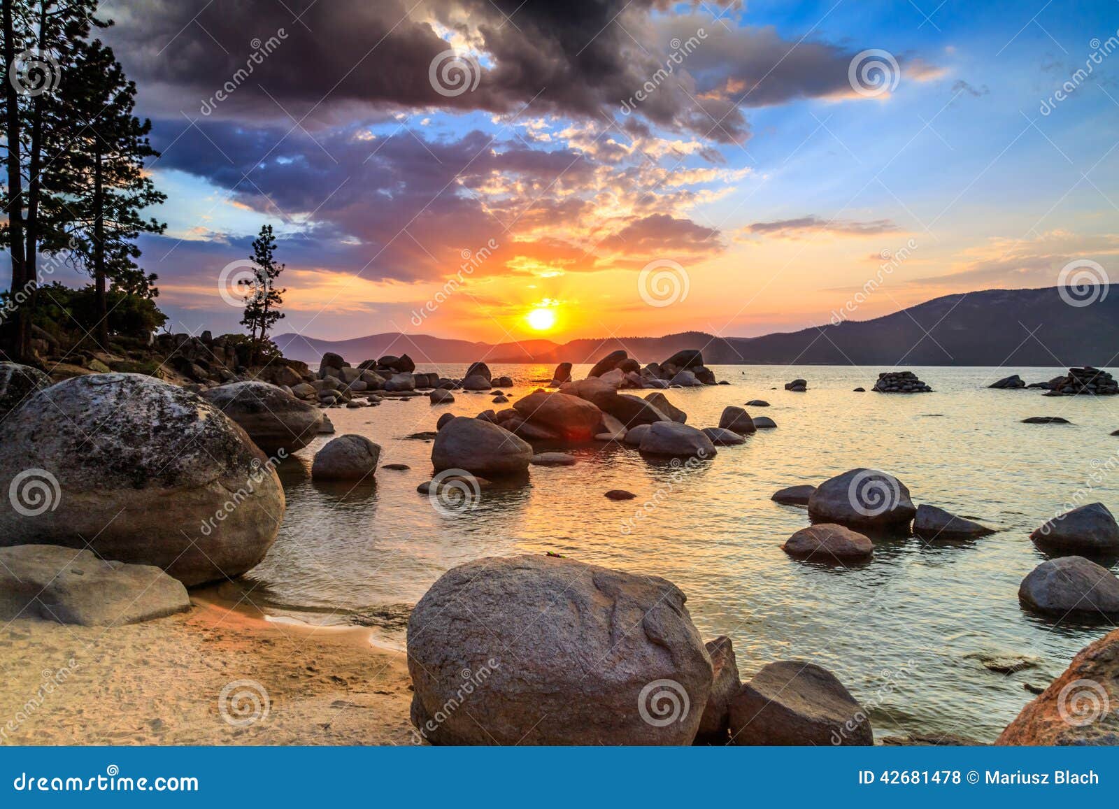 Tramonto del lago Tahoe fotografia stock. Immagine di spiaggia - 42681478