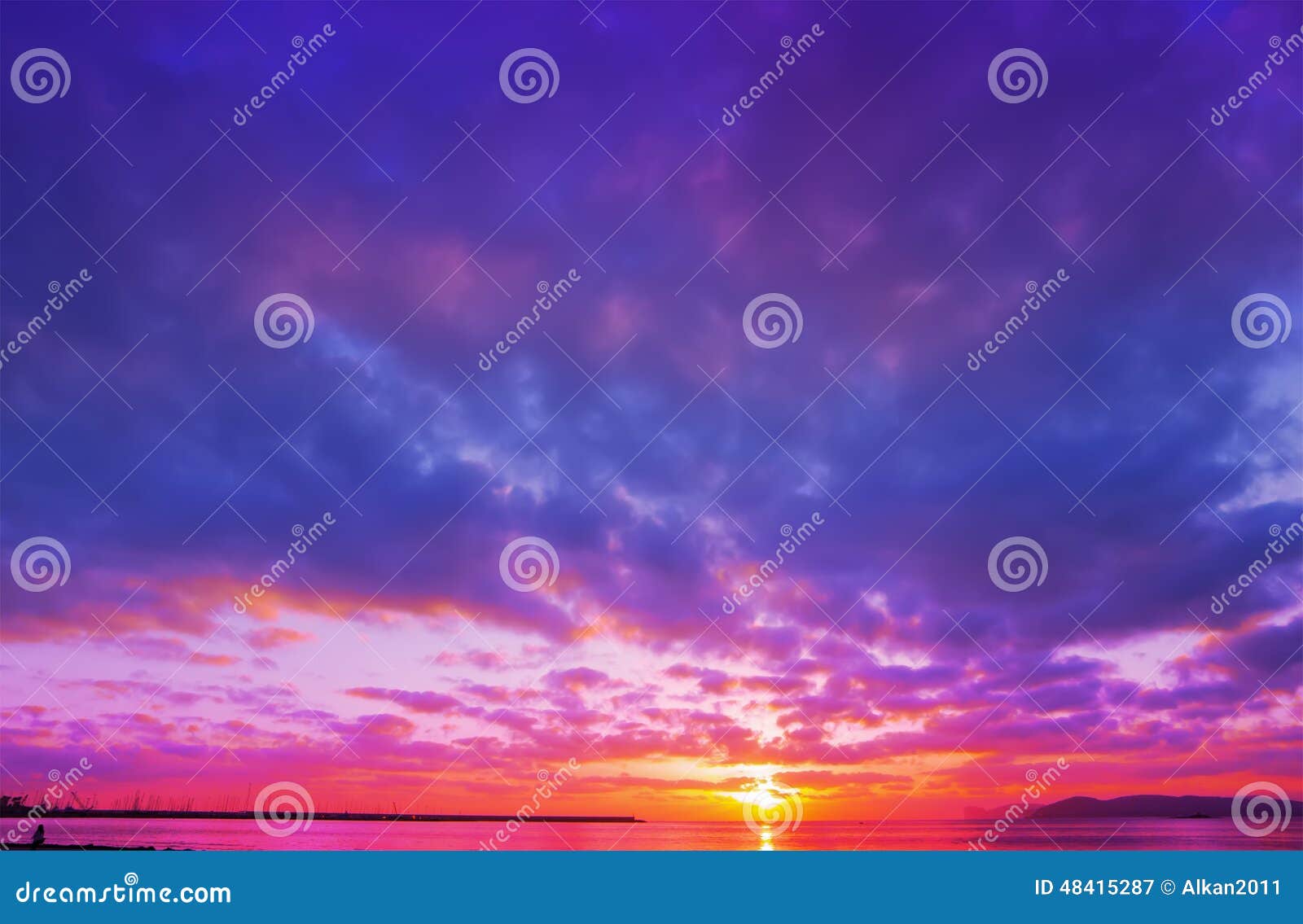 Tramonto Rosa E Blu Sopra Alghero Immagine Stock - Immagine di luminoso ...