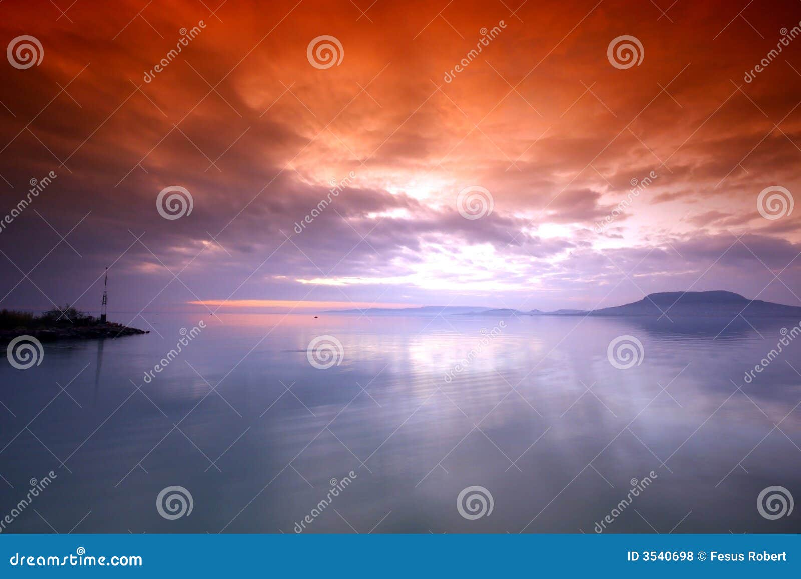 Tramonto sul lago fotografia stock. Immagine di turistico - 3540698