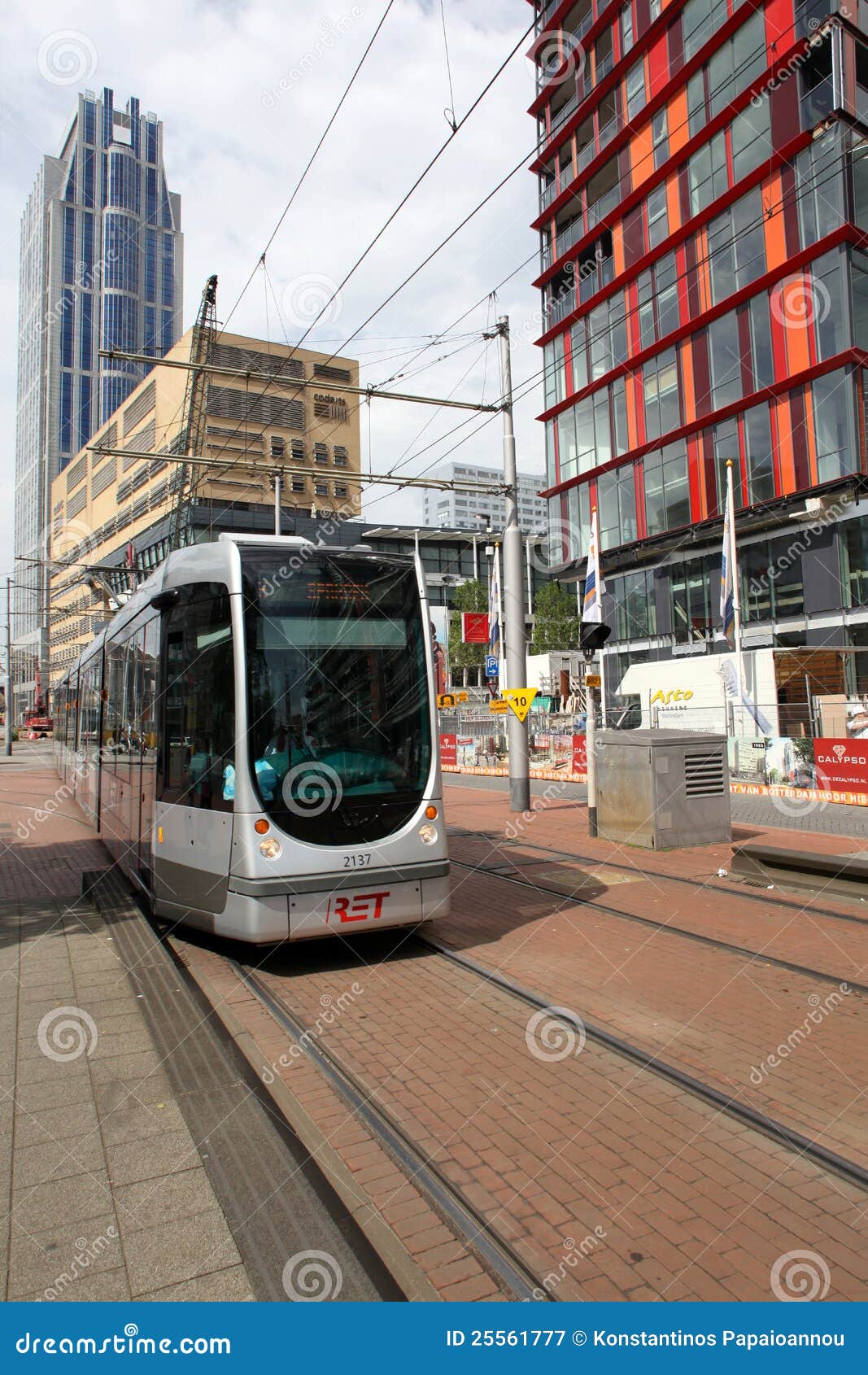 Tramway à Rotterdam photographie éditorial. Image du affaires - 25561777