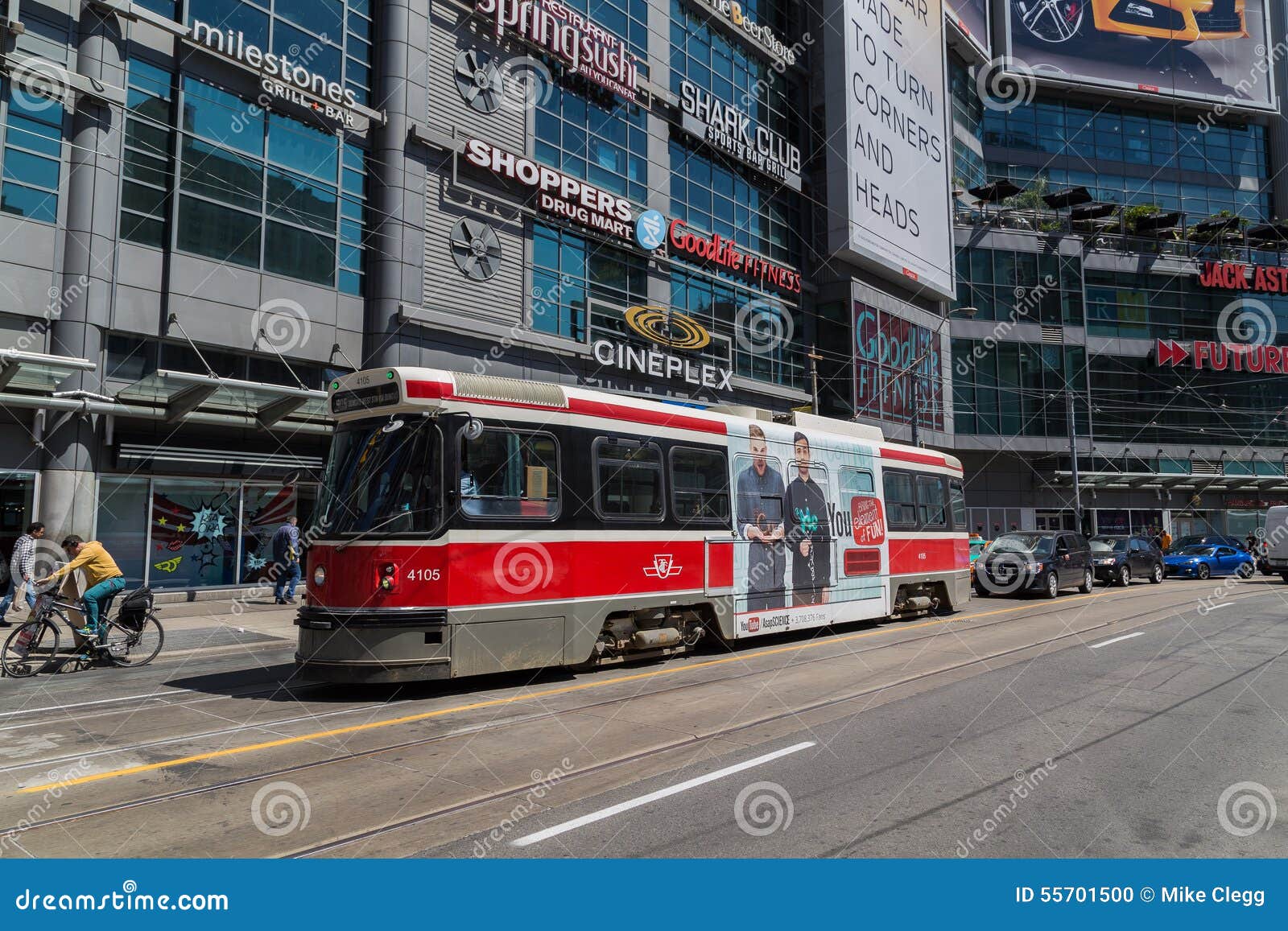 Tramway De Toronto à La Place De Yonge Dundas Image éditorial - Image ...