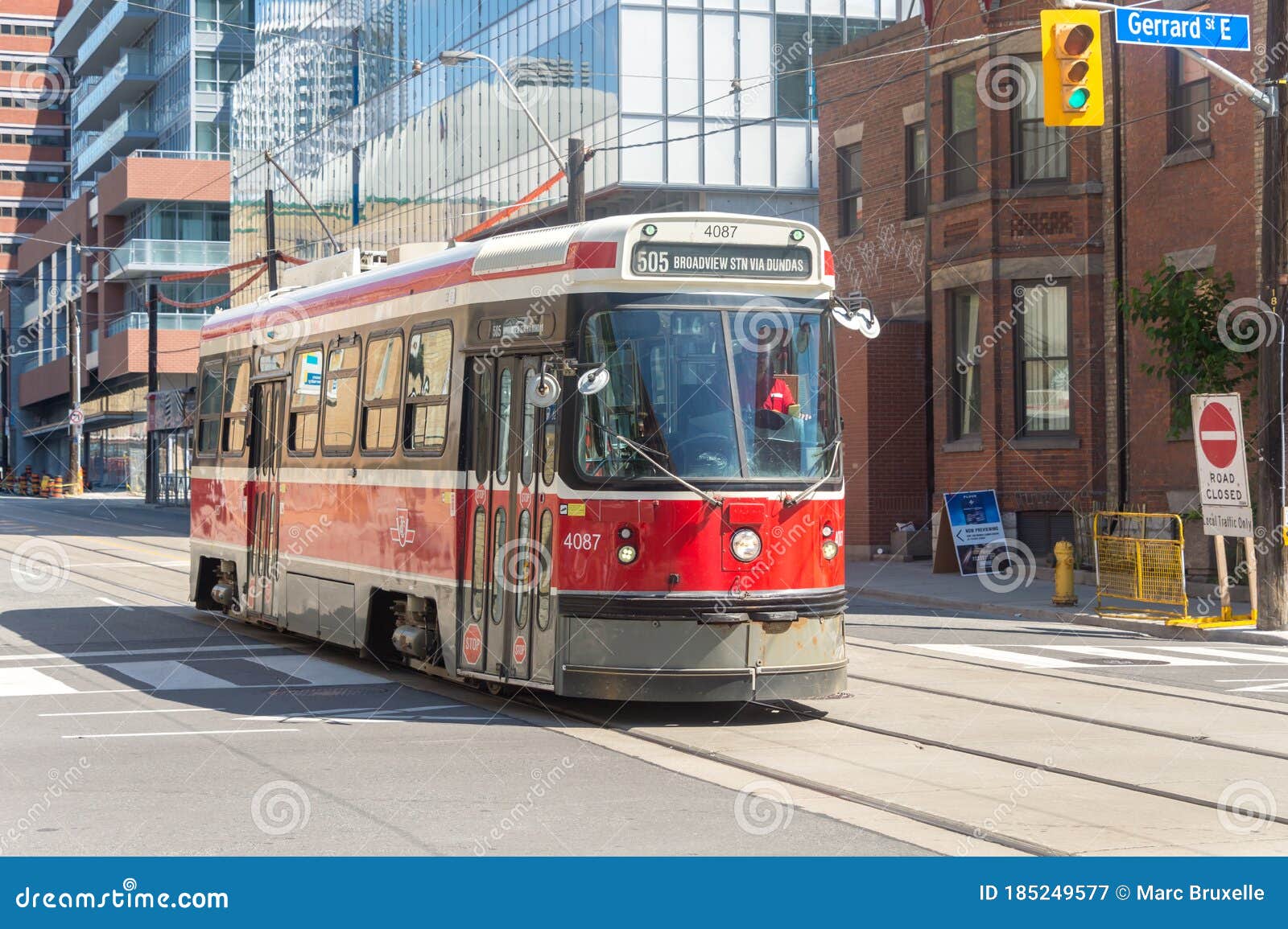 Tramway De Toronto Le Long Des Lignes De Tramway Photographie éditorial ...