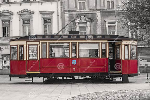 Tramway rouge photo stock éditorial. Image du objet - 100002963