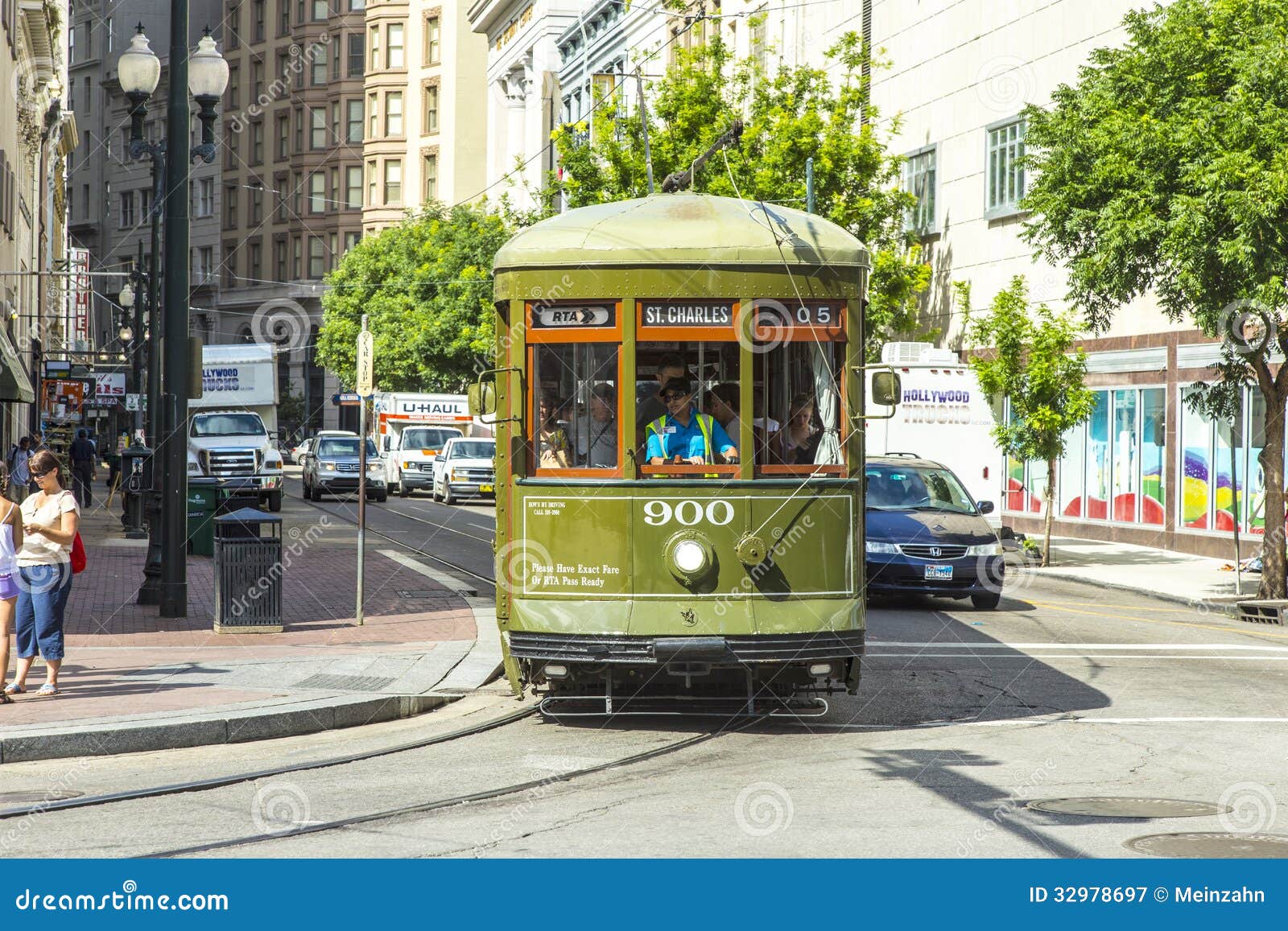 Tramway Vert De Chariot Sur Le Rail Photographie éditorial - Image du ...