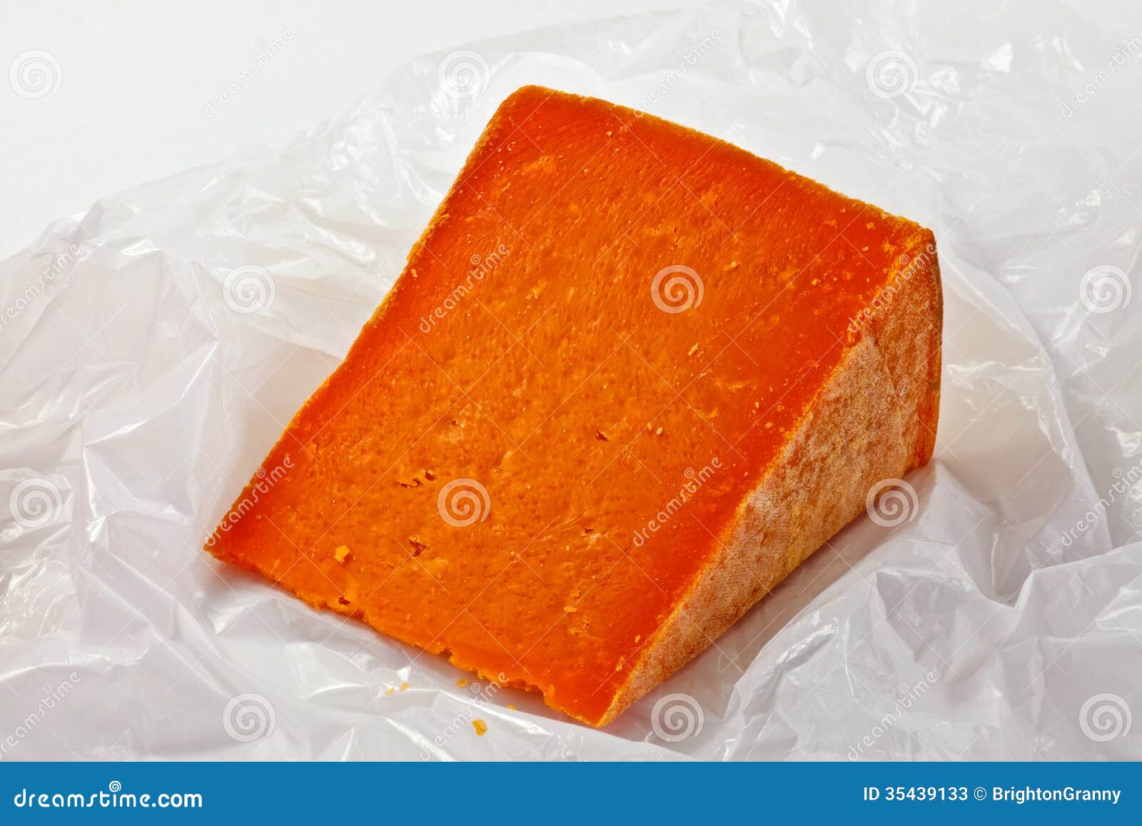 Tranche de fromage image stock. Image du lait, tradition - 35439133