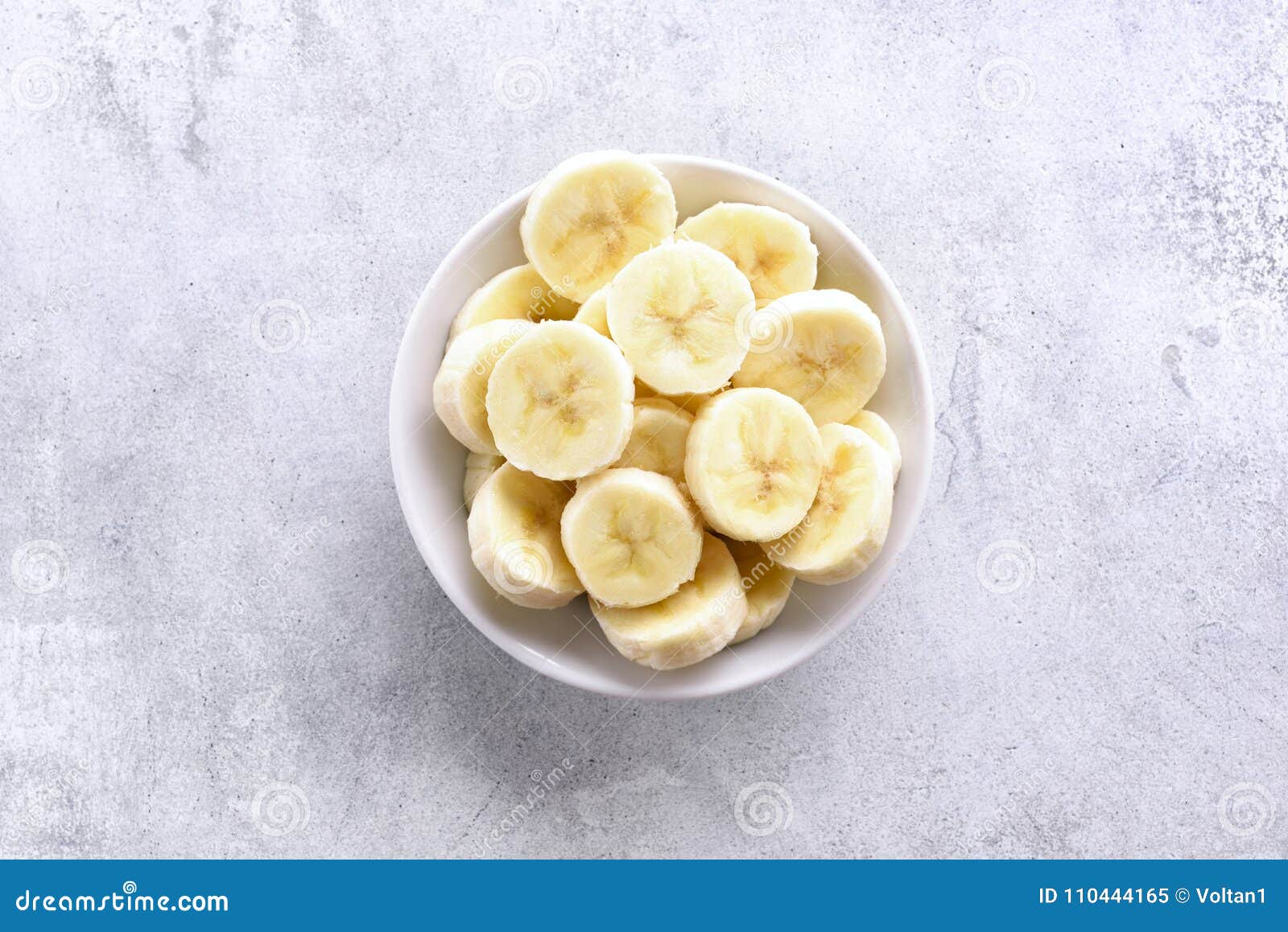 Tranches De Banane Dans La Cuvette Image stock - Image du cuvette ...