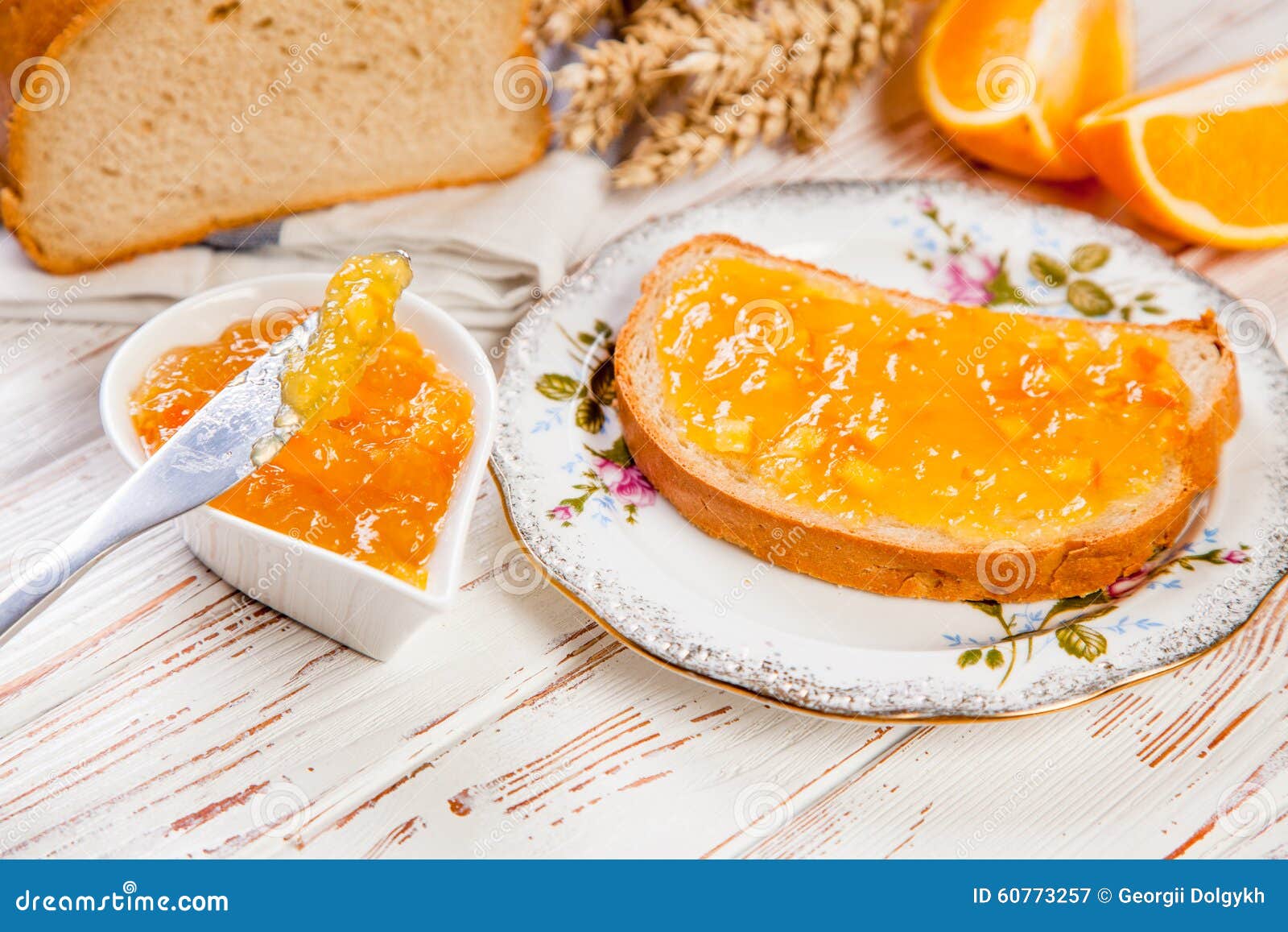 Tranches De Pain Avec La Confiture Image stock - Image du rétro, fruits ...
