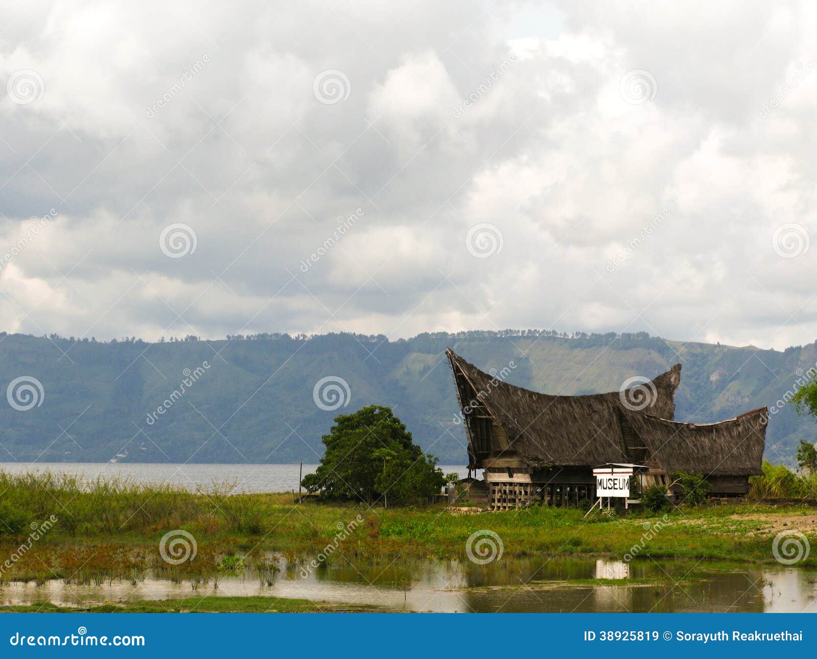 Tranditional-Museum Batak-Art am See Toba Stockbild - Bild von ...