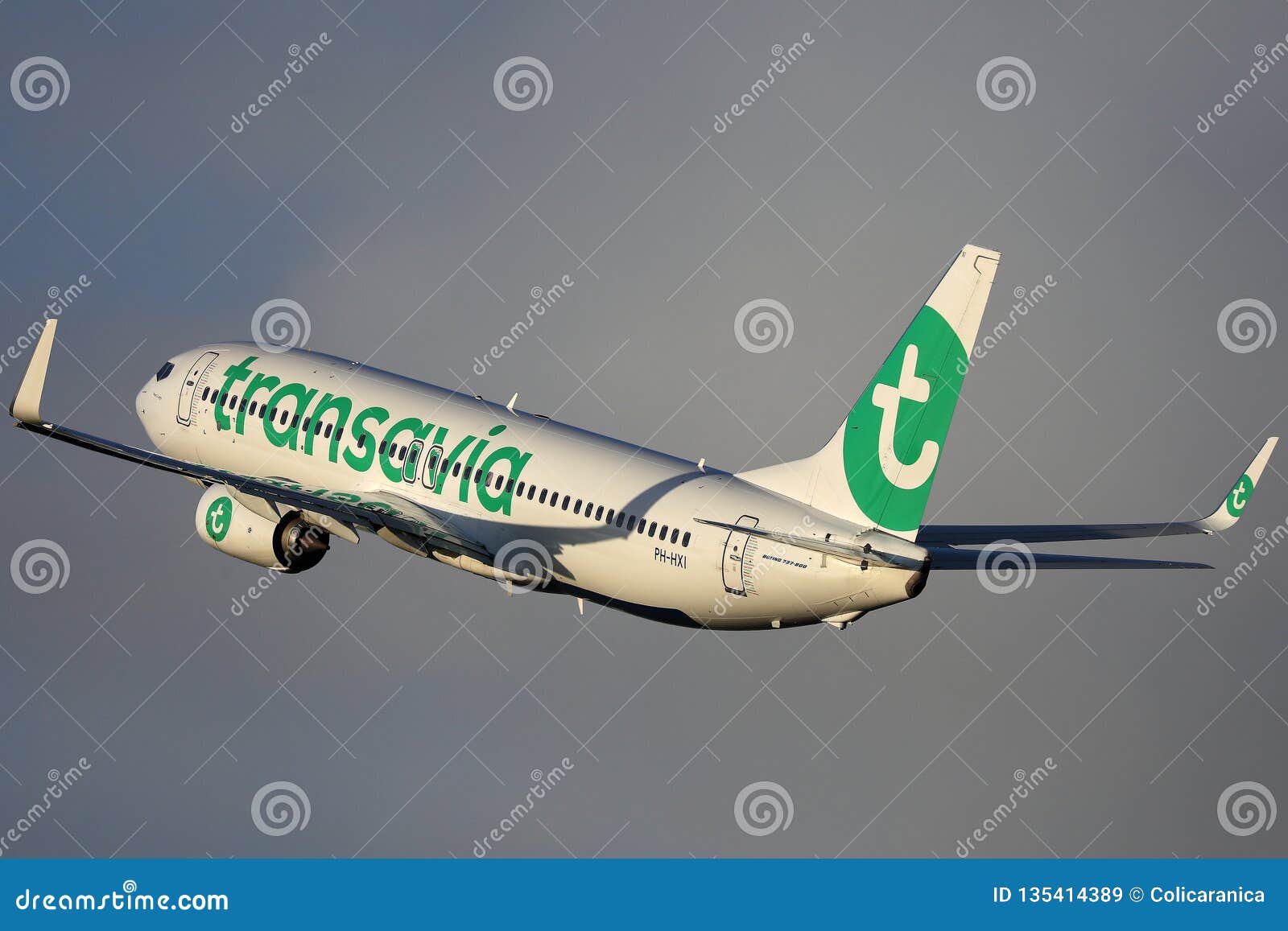 Transavia Airlines Approaching Runway Editorial Stock Image - Image of ...