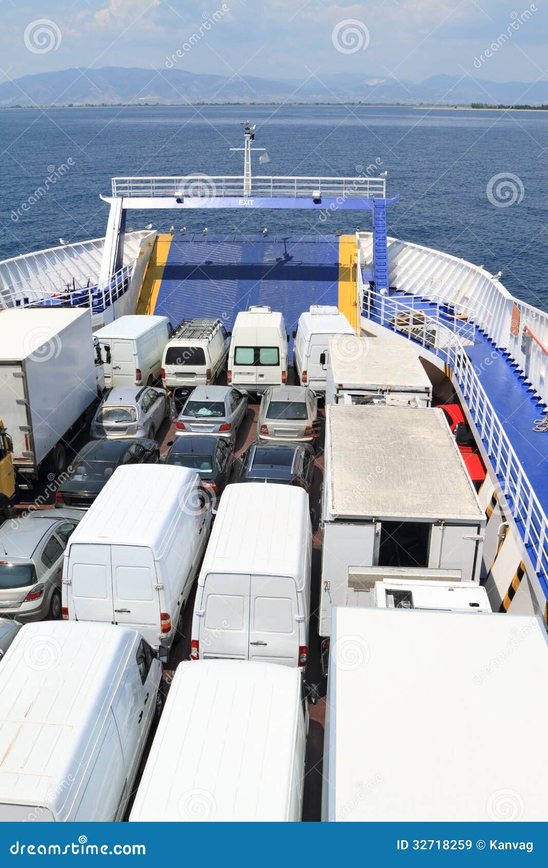 Transbordador imagen de archivo. Imagen de frente, transporte - 32718259