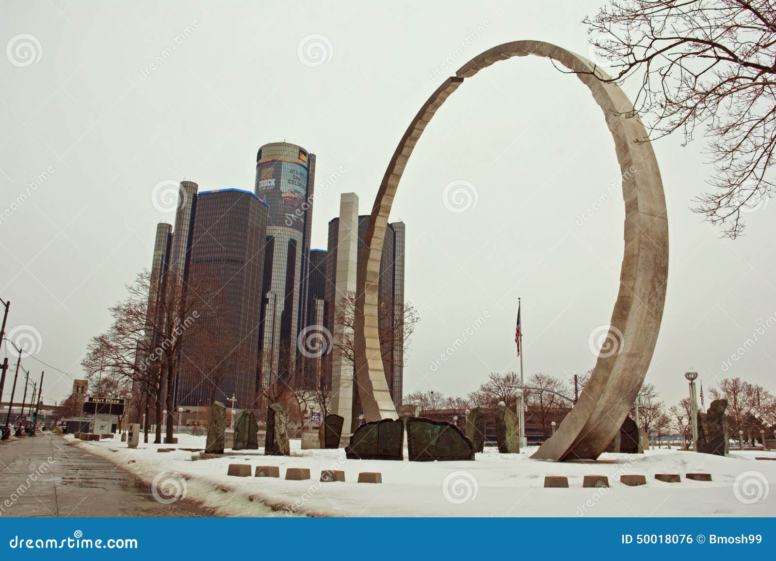 Transcending Ring in Downtown Detroit Editorial Photo - Image of hart ...