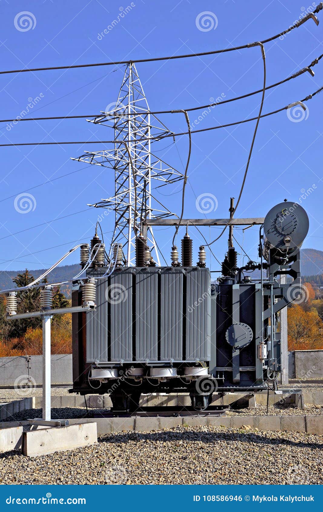 Transformador De Poder Aceite-llenado Alto Voltaje Foto de archivo ...