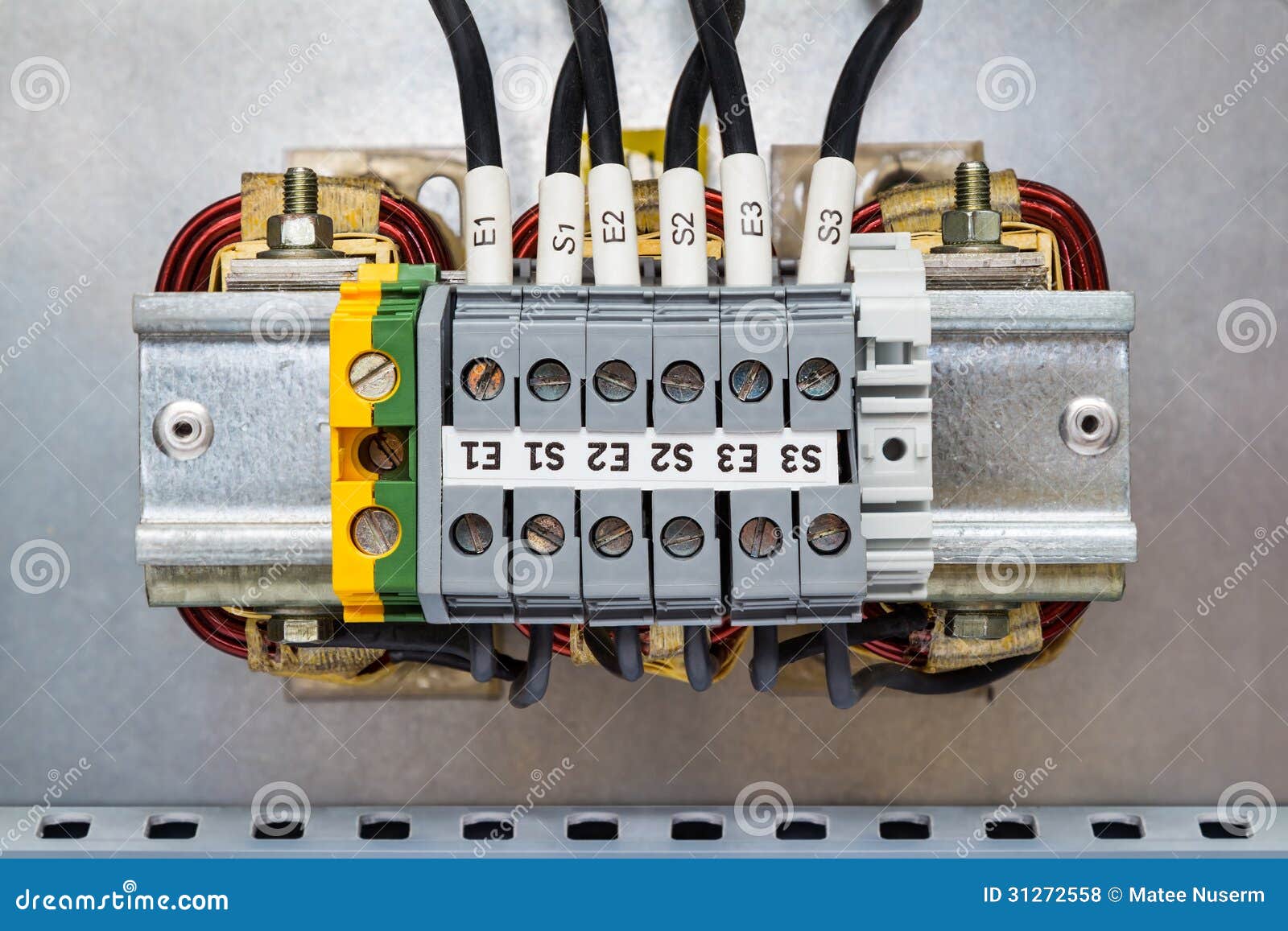 Transformator stock foto. Image of secundair, wikkeling - 31272558