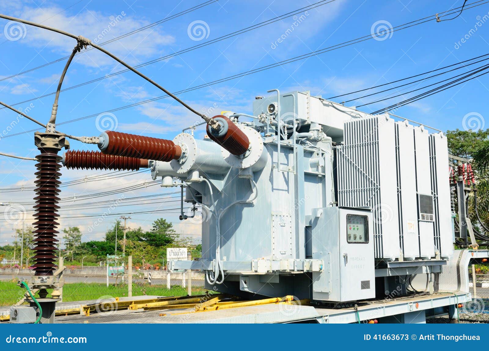 Transformator Der Elektrischen Leistung in Der Nebenstelle Stockbild ...