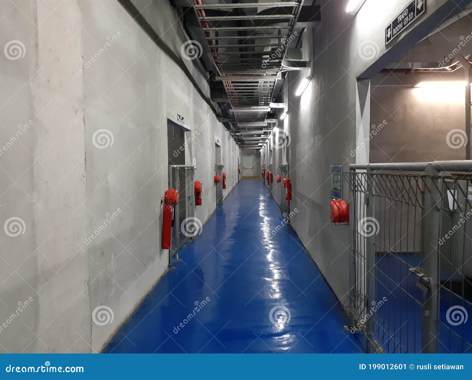 Transformer room mall stock image. Image of subway, vehicle - 199012601