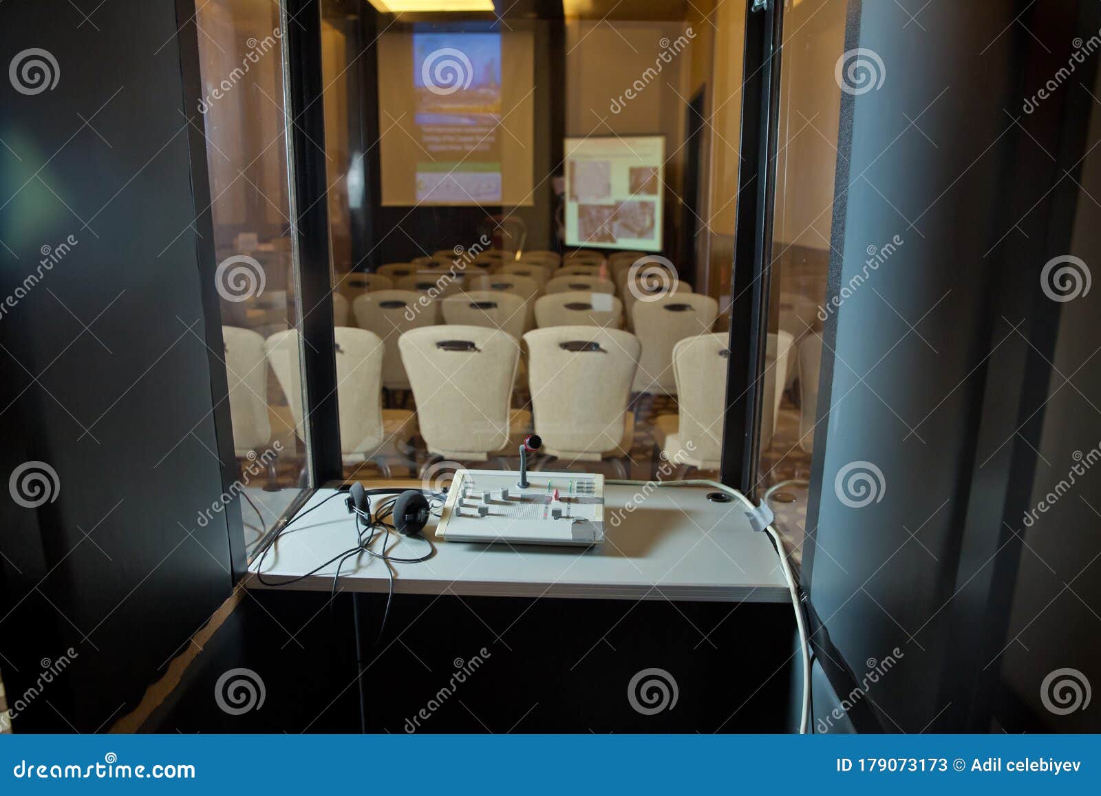 Interpreting - Microphone And Switchboard In An Simultaneous ...