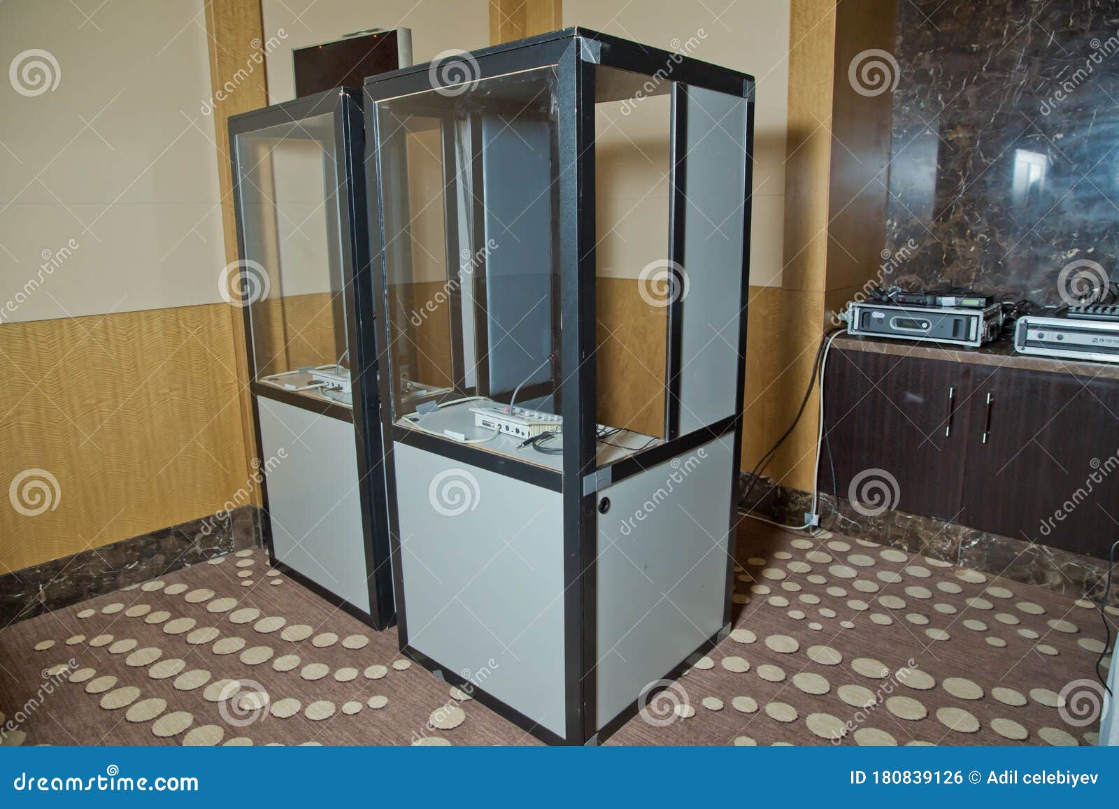 Interpreting - Microphone And Switchboard In An Simultaneous ...